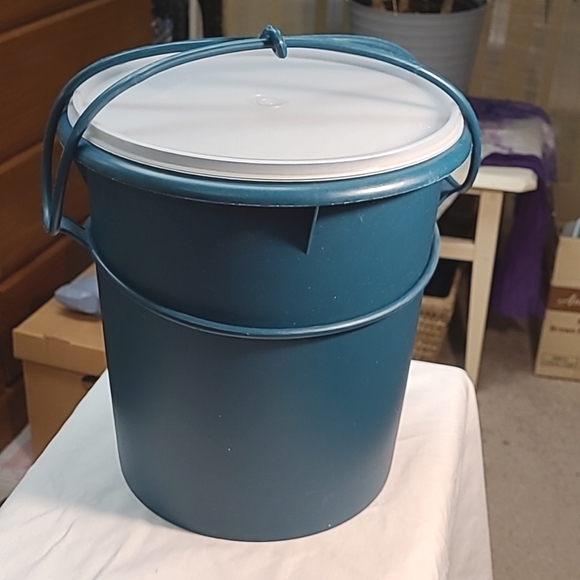 Tupperware | Kitchen | Vintage Large Tupperware Container Green | Poshmark
